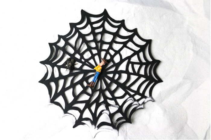 Spiderweb – Sand Tray Therapy